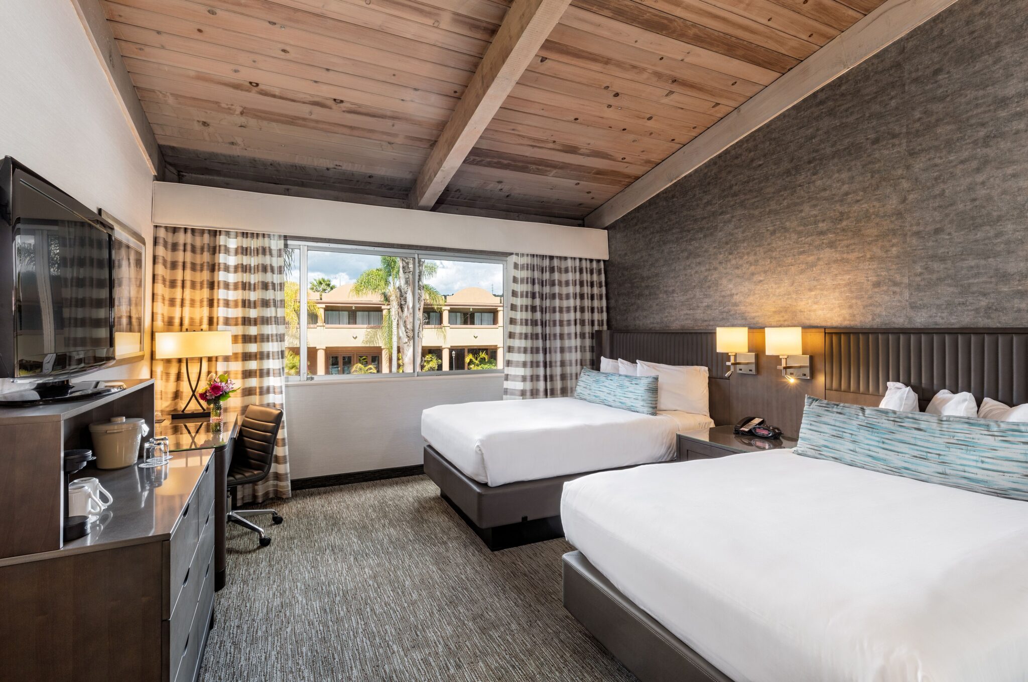 Experience True Hospitality at a Full Service Hotel in San Diego ...